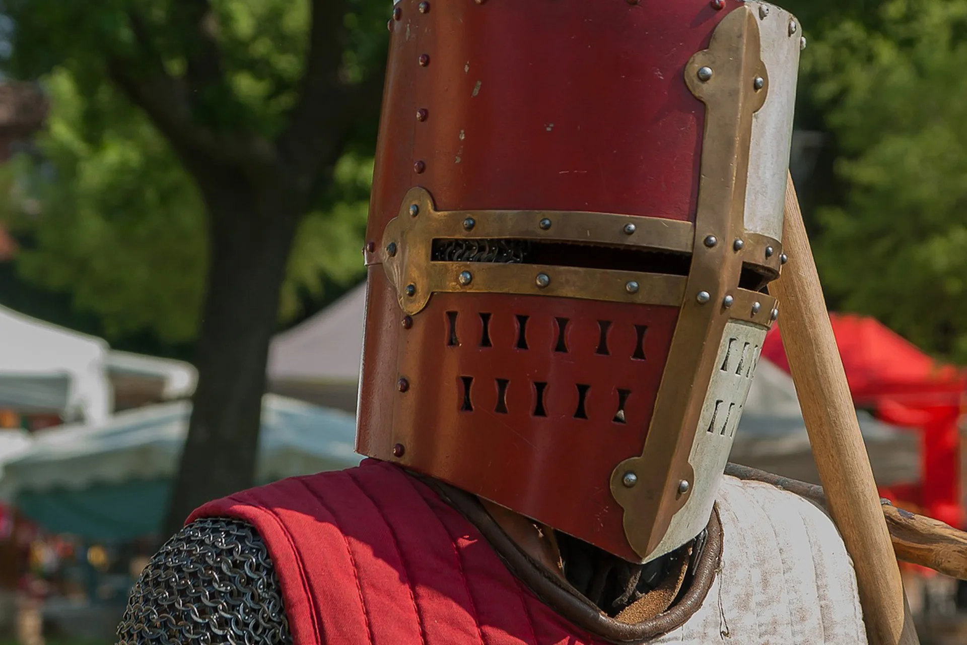 A la Fête médiévale de Brotel, accrochez vos bretelles en juin 2024 ...